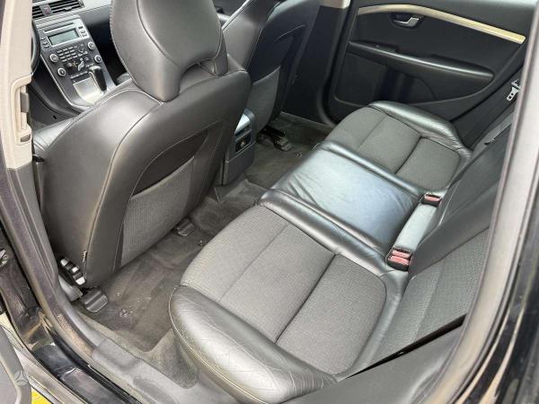 Black Volvo V70 2010 in Vilnius, with an engine capacity of 2.00 L and mileage of 351 thousand km for 3500 €, photo 9 on AUTOMOTO.COM.LV
