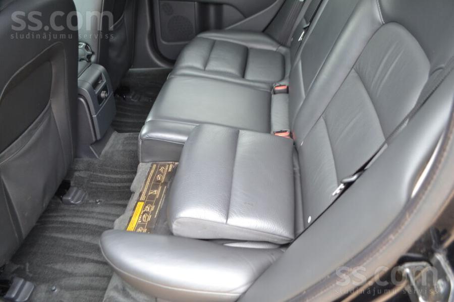 Black Volvo V70 2010 in Riga, with an engine capacity of 2.40 L and mileage of 340 thousand km for 5250 €, photo 13 on AUTOMOTO.COM.LV