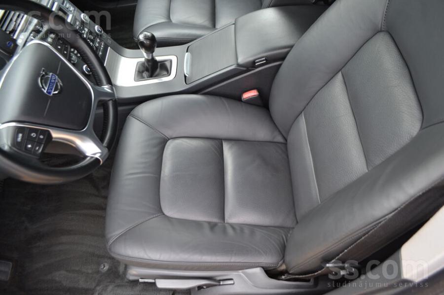 Black Volvo V70 2010 in Riga, with an engine capacity of 2.40 L and mileage of 340 thousand km for 5250 €, photo 16 on AUTOMOTO.COM.LV