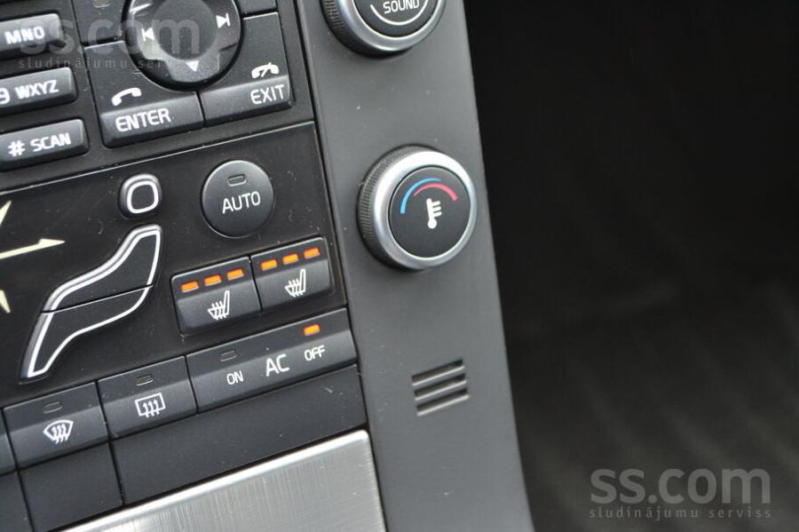 Black Volvo V70 2010 in Riga, with an engine capacity of 2.40 L and mileage of 340 thousand km for 5250 €, photo 21 on AUTOMOTO.COM.LV