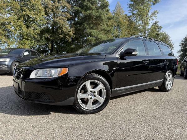 Volvo V70 2010 in Kazlu Ruda on AUTOMOTO.COM.LV Black Volvo V70 2010 in Kazlu Ruda, with an engine capacity of 2.00 L and mileage of 266 thousand km for 4000 €, photo 3 on AUTOMOTO.COM.LV