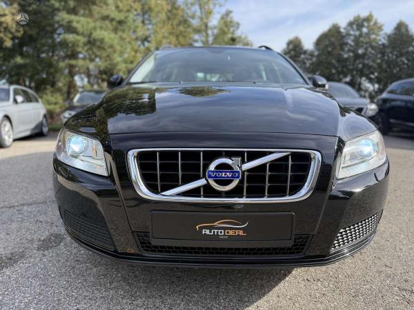 Volvo V70 2010 in Kazlu Ruda on AUTOMOTO.COM.LV Black Volvo V70 2010 in Kazlu Ruda, with an engine capacity of 2.00 L and mileage of 266 thousand km for 4000 €, photo 4 on AUTOMOTO.COM.LV