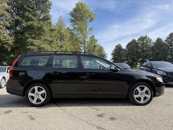 Volvo V70 2010 in Kazlu Ruda on AUTOMOTO.COM.LV Black Volvo V70 2010 in Kazlu Ruda, with an engine capacity of 2.00 L and mileage of 266 thousand km for 4000 €, photo 7 on AUTOMOTO.COM.LV