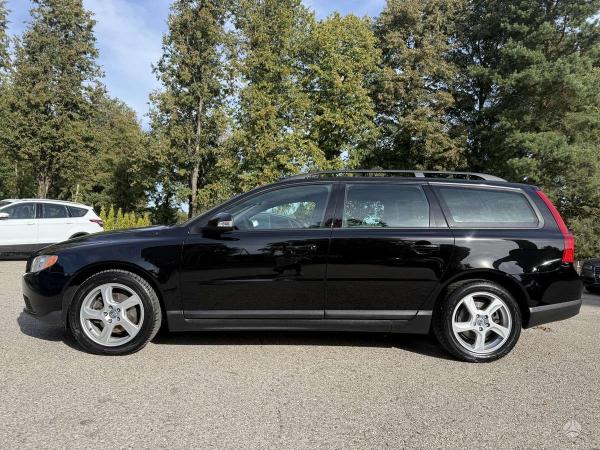 Volvo V70 2010 in Kazlu Ruda on AUTOMOTO.COM.LV Black Volvo V70 2010 in Kazlu Ruda, with an engine capacity of 2.00 L and mileage of 266 thousand km for 4000 €, photo 8 on AUTOMOTO.COM.LV