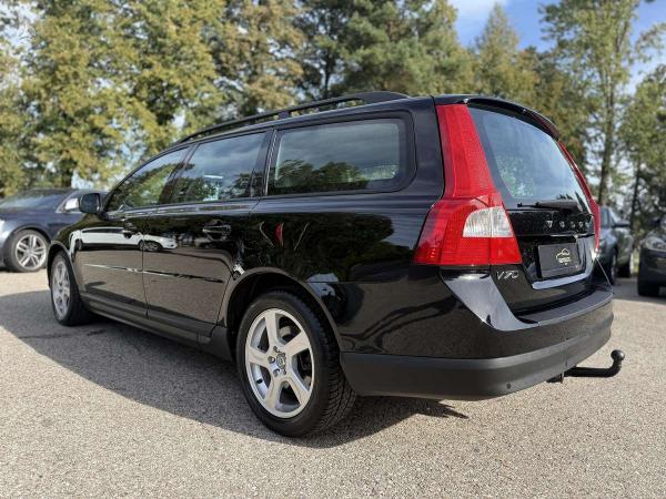 Volvo V70 2010 in Kazlu Ruda on AUTOMOTO.COM.LV Black Volvo V70 2010 in Kazlu Ruda, with an engine capacity of 2.00 L and mileage of 266 thousand km for 4000 €, photo 10 on AUTOMOTO.COM.LV