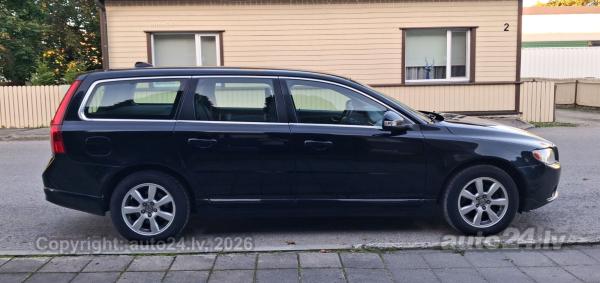 Melns Volvo V70 2010 Paide, ar dzinēja tilpumu 2.00 L un nobraukumu 289 tūkst. km par 5450 €, foto 4 vietnē AUTOMOTO.COM.LV
