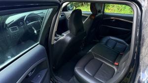 Melns Volvo V70 2010 Tallina, ar dzinēja tilpumu 2.40 L un nobraukumu 408 tūkst. km par 5500 €, foto 8 vietnē AUTOMOTO.COM.LV