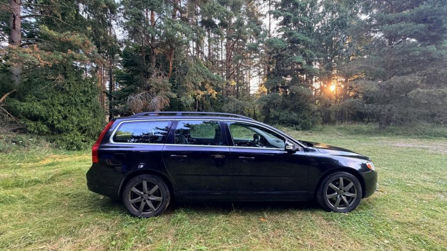 Melns Volvo V70 2010 Tallina, ar dzinēja tilpumu 2.40 L un nobraukumu 408 tūkst. km par 5500 €, foto 15 vietnē AUTOMOTO.COM.LV