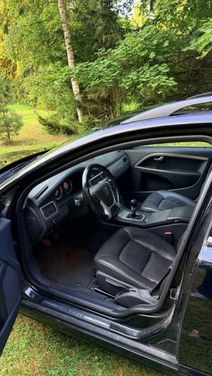 Melns Volvo V70 2010 Tallina, ar dzinēja tilpumu 2.40 L un nobraukumu 408 tūkst. km par 5500 €, foto 16 vietnē AUTOMOTO.COM.LV