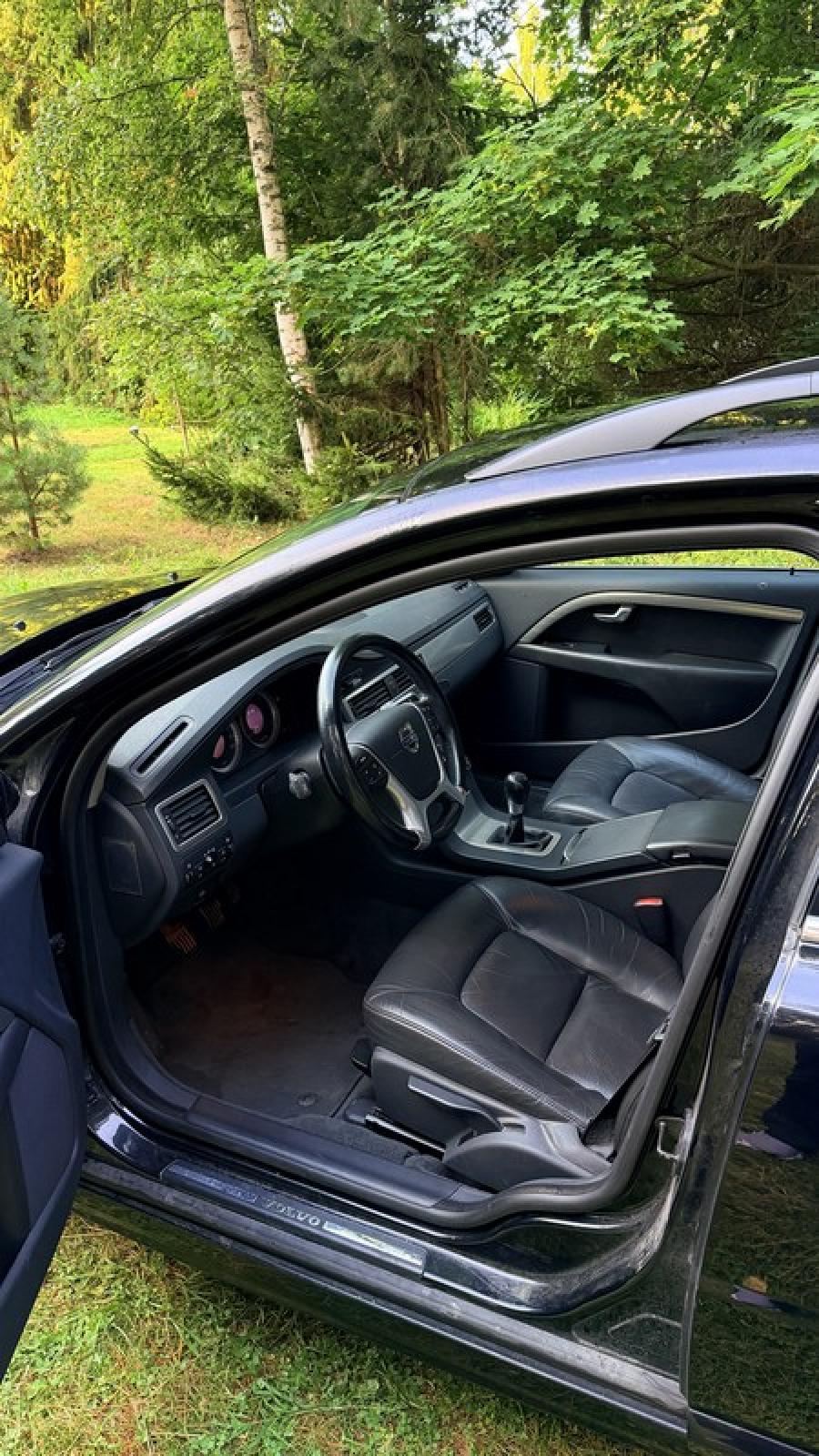 Melns Volvo V70 2010 Tallina, ar dzinēja tilpumu 2.40 L un nobraukumu 408 tūkst. km par 5500 €, foto 16 vietnē AUTOMOTO.COM.LV