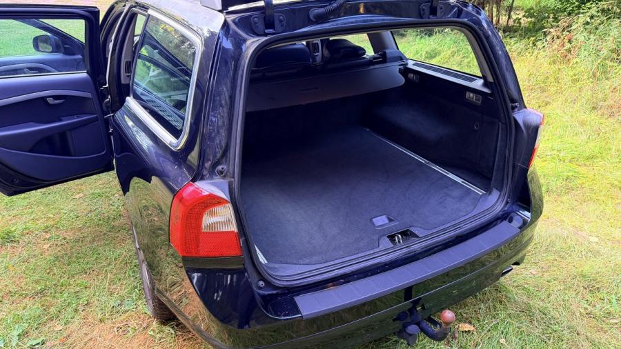 Melns Volvo V70 2010 Tallina, ar dzinēja tilpumu 2.40 L un nobraukumu 408 tūkst. km par 5500 €, foto 18 vietnē AUTOMOTO.COM.LV