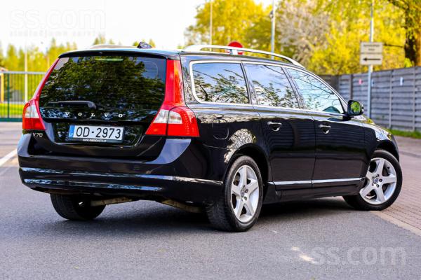 Black Volvo V70 2011 in Jelgava, with an engine capacity of 2.00 L and mileage of 0 thousand km for 6990 €, photo 5 on AUTOMOTO.COM.LV
