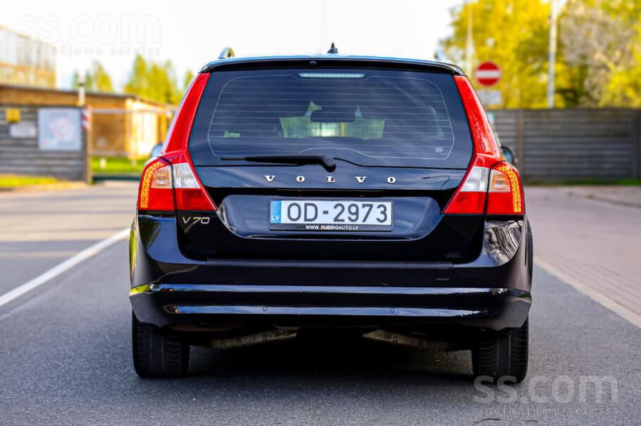 Black Volvo V70 2011 in Jelgava, with an engine capacity of 2.00 L and mileage of 0 thousand km for 6990 €, photo 6 on AUTOMOTO.COM.LV