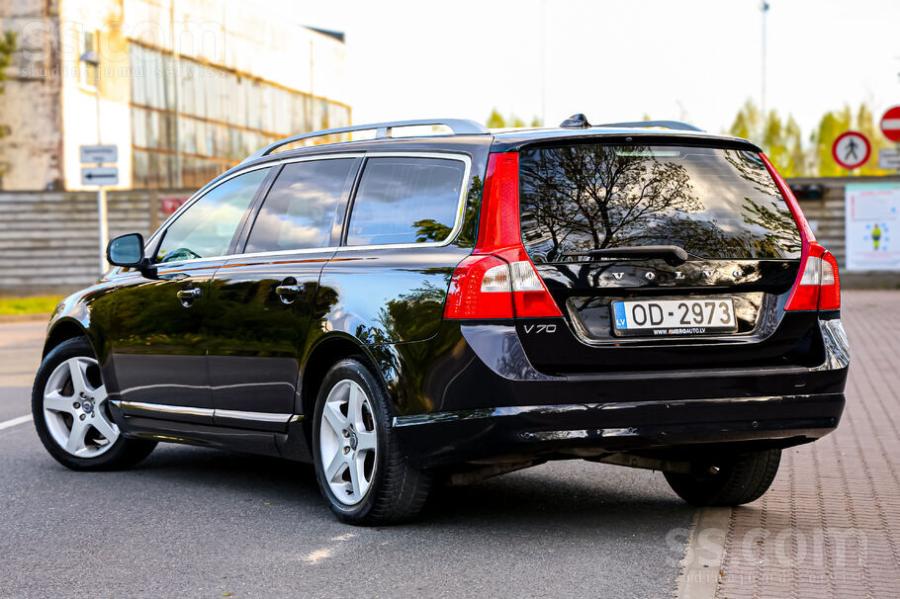 Black Volvo V70 2011 in Jelgava, with an engine capacity of 2.00 L and mileage of 0 thousand km for 6990 €, photo 7 on AUTOMOTO.COM.LV