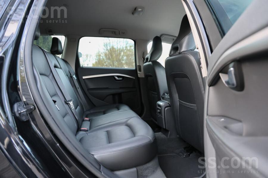 Black Volvo V70 2011 in Jelgava, with an engine capacity of 2.00 L and mileage of 0 thousand km for 6990 €, photo 13 on AUTOMOTO.COM.LV