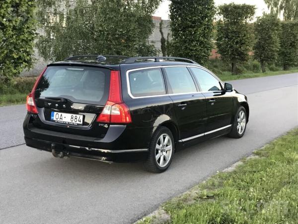 Melns Volvo V70 2011 Rīga, ar dzinēja tilpumu 1.60 L un nobraukumu 0 tūkst. km par 2990 €, foto 5 vietnē AUTOMOTO.COM.LV