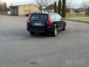 Melns Volvo V70 2011 Rēzekne, ar dzinēja tilpumu 2.00 L un nobraukumu 0 tūkst. km par 4650 €, foto 2 vietnē AUTOMOTO.COM.LV