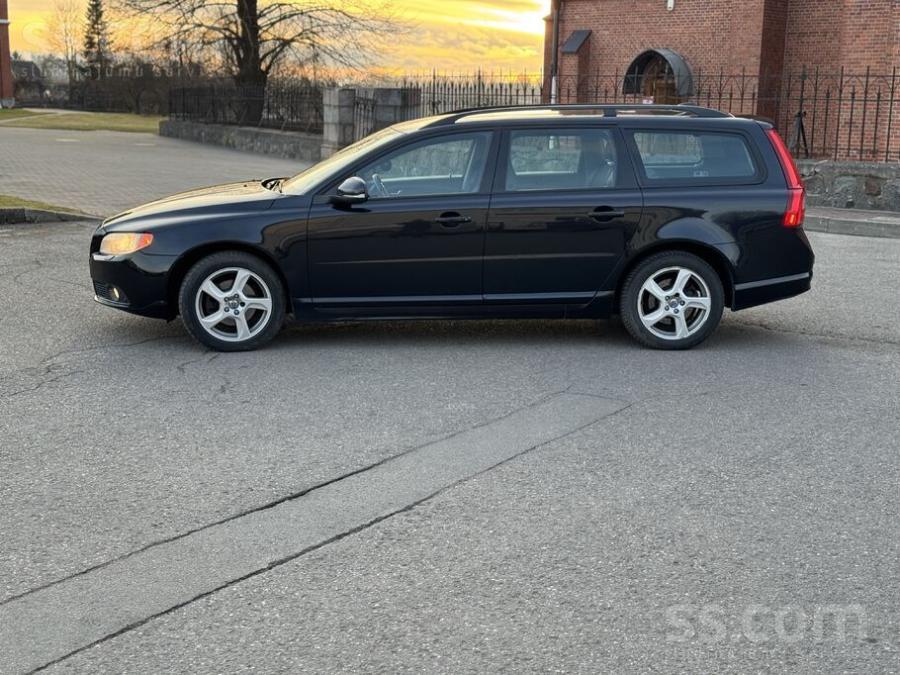 Melns Volvo V70 2011 Rēzekne, ar dzinēja tilpumu 2.00 L un nobraukumu 0 tūkst. km par 4650 €, foto 4 vietnē AUTOMOTO.COM.LV