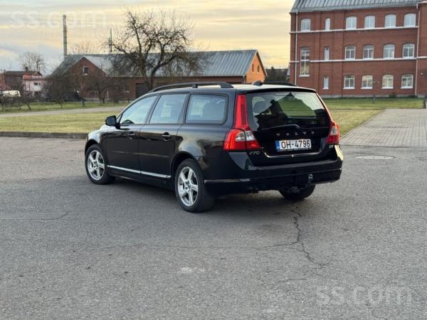 Melns Volvo V70 2011 Rēzekne, ar dzinēja tilpumu 2.00 L un nobraukumu 0 tūkst. km par 4350 €, foto 3 vietnē AUTOMOTO.COM.LV