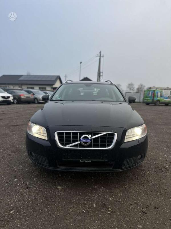 Black Volvo V70 2011 in Kaunas, with an engine capacity of 1.98 L and mileage of 383 thousand km for 5900 €, photo 2 on AUTOMOTO.COM.LV