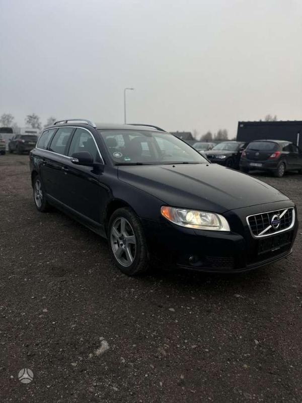 Black Volvo V70 2011 in Kaunas, with an engine capacity of 1.98 L and mileage of 383 thousand km for 5900 €, photo 3 on AUTOMOTO.COM.LV