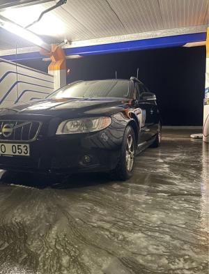 Melns Volvo V70 2011 Viļņa, ar dzinēja tilpumu 2.50 L un nobraukumu 500 tūkst. km par 3500 €, foto 2 vietnē AUTOMOTO.COM.LV