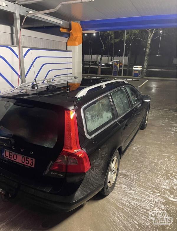 Melns Volvo V70 2011 Viļņa, ar dzinēja tilpumu 2.50 L un nobraukumu 500 tūkst. km par 3500 €, foto 4 vietnē AUTOMOTO.COM.LV