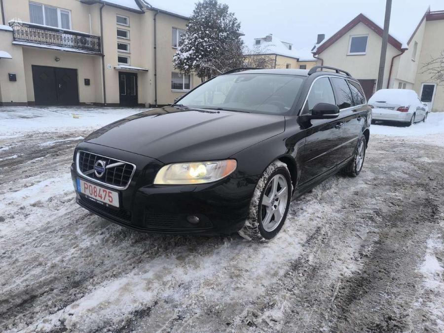 Black Volvo V70 2011 in Utena, with an engine capacity of 2.00 L and mileage of 310 thousand km for 5850 €, photo 1 on AUTOMOTO.COM.LV