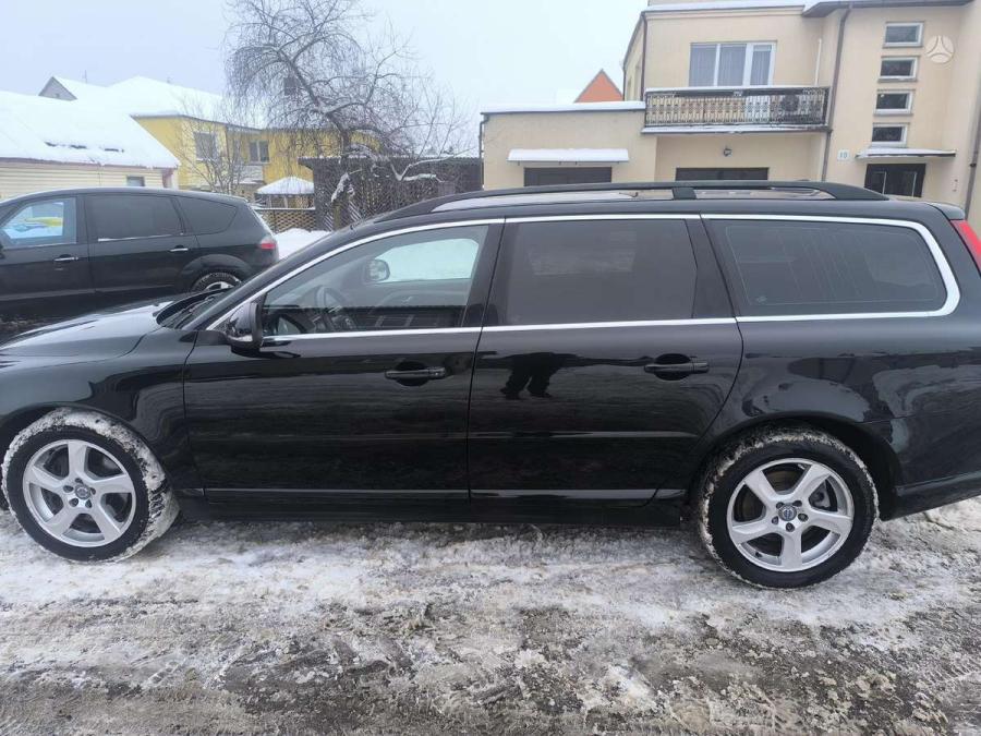 Black Volvo V70 2011 in Utena, with an engine capacity of 2.00 L and mileage of 310 thousand km for 5850 €, photo 7 on AUTOMOTO.COM.LV