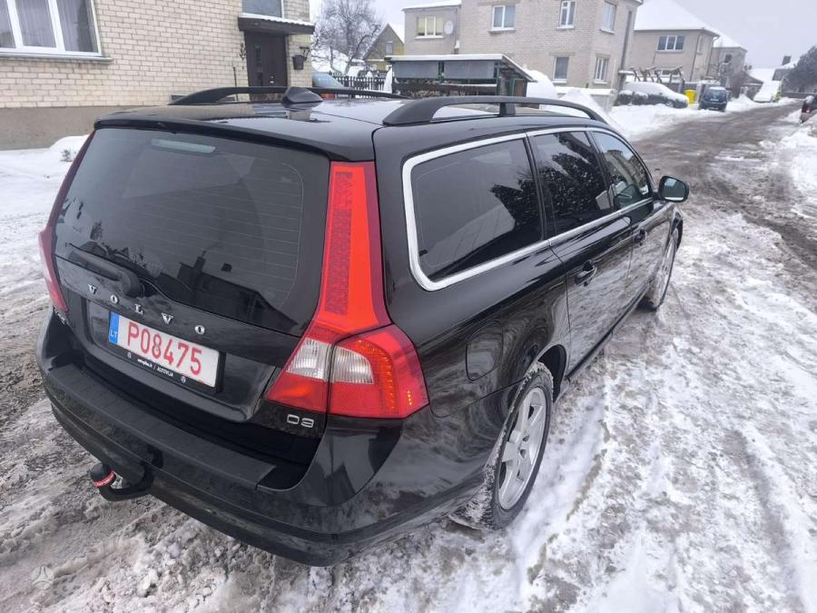 Black Volvo V70 2011 in Utena, with an engine capacity of 2.00 L and mileage of 310 thousand km for 5850 €, photo 10 on AUTOMOTO.COM.LV