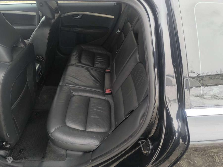 Black Volvo V70 2011 in Utena, with an engine capacity of 2.00 L and mileage of 310 thousand km for 5850 €, photo 18 on AUTOMOTO.COM.LV