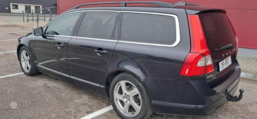 Black Volvo V70 2011 in Kaunas, with an engine capacity of 1.56 L and mileage of 239 thousand km for 5350 €, photo 6 on AUTOMOTO.COM.LV