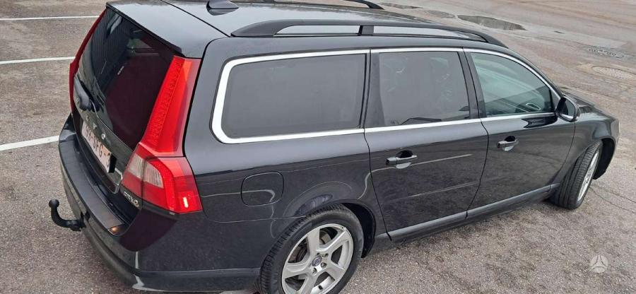 Black Volvo V70 2011 in Kaunas, with an engine capacity of 1.56 L and mileage of 239 thousand km for 5350 €, photo 15 on AUTOMOTO.COM.LV