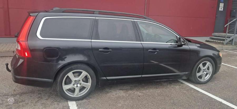 Black Volvo V70 2011 in Kaunas, with an engine capacity of 1.56 L and mileage of 239 thousand km for 5350 €, photo 18 on AUTOMOTO.COM.LV