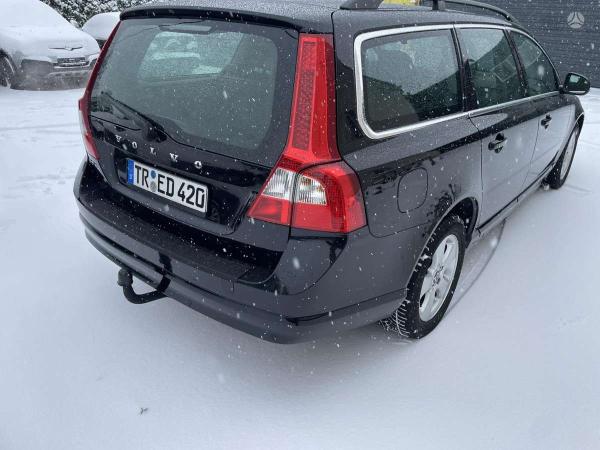 Black Volvo V70 2011 in Vilnius, with an engine capacity of 1.98 L and mileage of 289 thousand km for 5500 €, photo 3 on AUTOMOTO.COM.LV