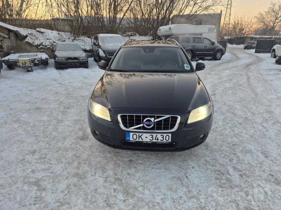 Black Volvo V70 2011 in Riga, with an engine capacity of 2.00 L and mileage of 362 thousand km for 5490 €, photo 3 on AUTOMOTO.COM.LV