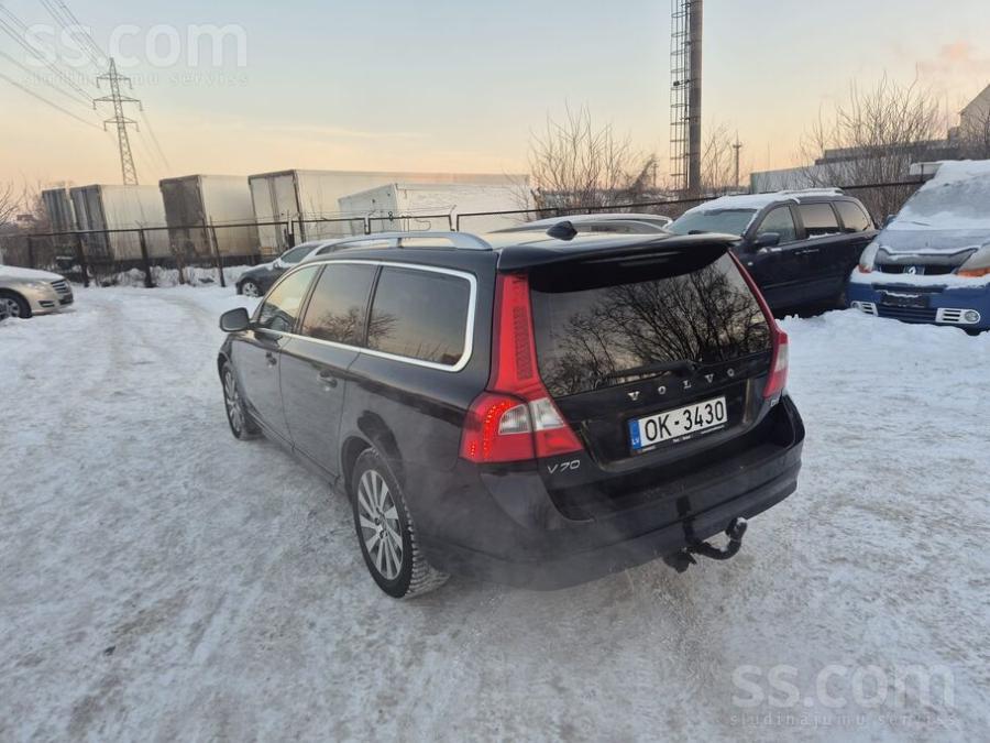 Black Volvo V70 2011 in Riga, with an engine capacity of 2.00 L and mileage of 362 thousand km for 5490 €, photo 8 on AUTOMOTO.COM.LV