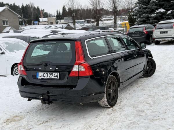 Black Volvo V70 2011 in Utena, with an engine capacity of 1.98 L and mileage of 279 thousand km for 3690 €, photo 2 on AUTOMOTO.COM.LV