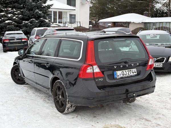 Black Volvo V70 2011 in Utena, with an engine capacity of 1.98 L and mileage of 279 thousand km for 3690 €, photo 4 on AUTOMOTO.COM.LV