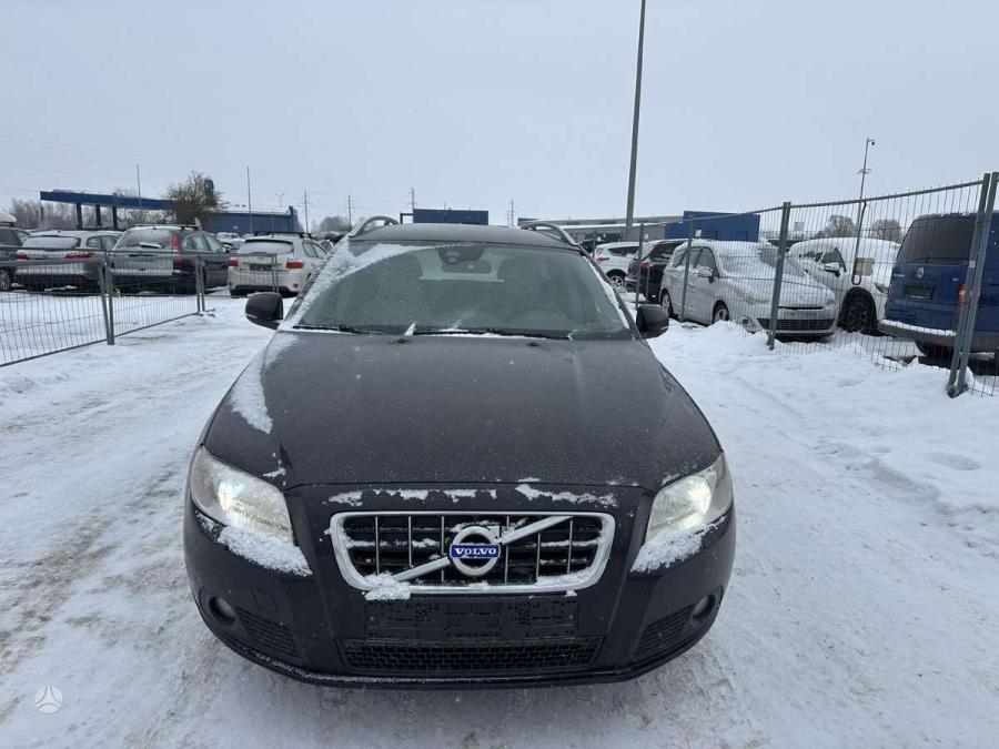 Black Volvo V70 2011 in Marijampole, with an engine capacity of 1.56 L and mileage of 320 thousand km for 3950 €, photo 2 on AUTOMOTO.COM.LV