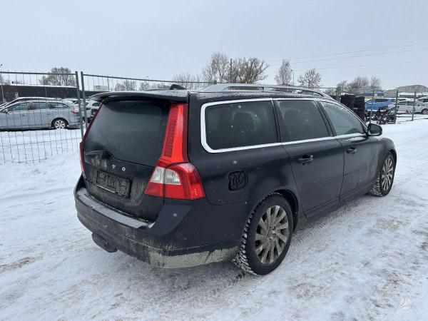 Black Volvo V70 2011 in Marijampole, with an engine capacity of 1.56 L and mileage of 320 thousand km for 3950 €, photo 3 on AUTOMOTO.COM.LV