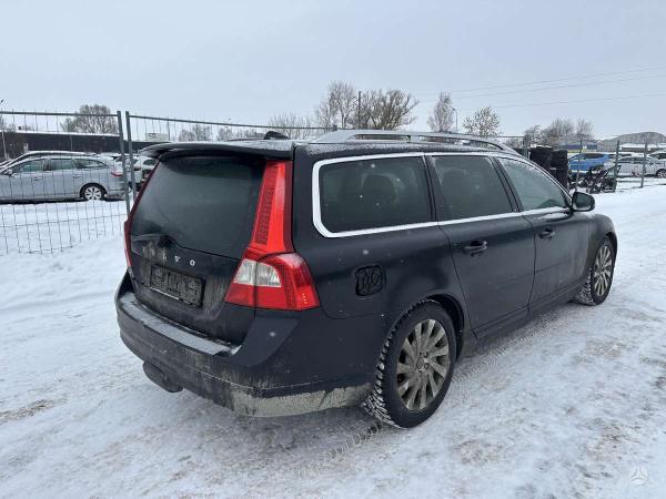 Melns Volvo V70 2011 Marijampole, ar dzinēja tilpumu 1.56 L un nobraukumu 320 tūkst. km par 3950 €, foto 3 vietnē AUTOMOTO.COM.LV