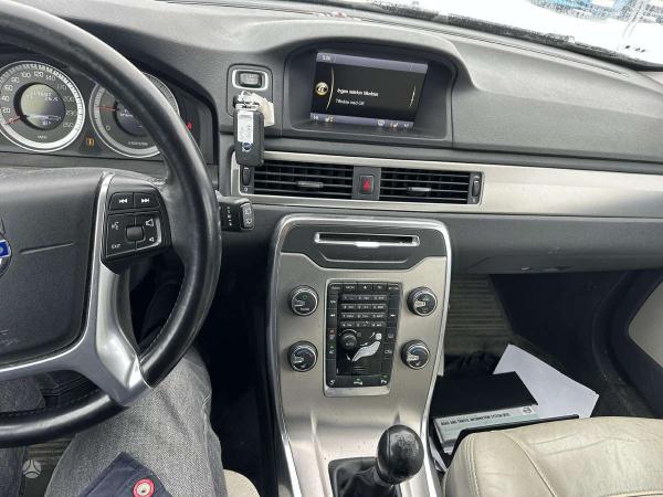 Melns Volvo V70 2011 Marijampole, ar dzinēja tilpumu 1.56 L un nobraukumu 320 tūkst. km par 3950 €, foto 8 vietnē AUTOMOTO.COM.LV