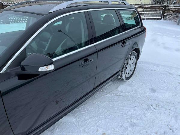 Melns Volvo V70 2011 Prienai, ar dzinēja tilpumu 1.98 L un nobraukumu 283 tūkst. km par 4950 €, foto 2 vietnē AUTOMOTO.COM.LV