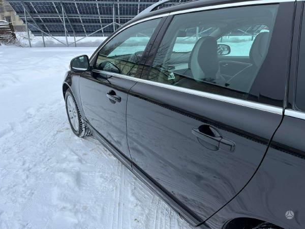 Melns Volvo V70 2011 Prienai, ar dzinēja tilpumu 1.98 L un nobraukumu 283 tūkst. km par 4950 €, foto 3 vietnē AUTOMOTO.COM.LV