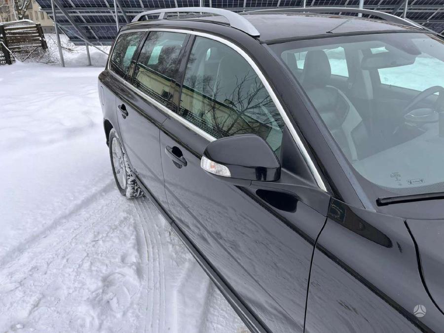 Black Volvo V70 2011 in Prienai, with an engine capacity of 1.98 L and mileage of 283 thousand km for 4950 €, photo 6 on AUTOMOTO.COM.LV