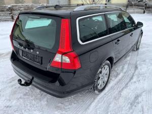 Black Volvo V70 2011 in Prienai, with an engine capacity of 1.98 L and mileage of 283 thousand km for 4950 €, photo 8 on AUTOMOTO.COM.LV