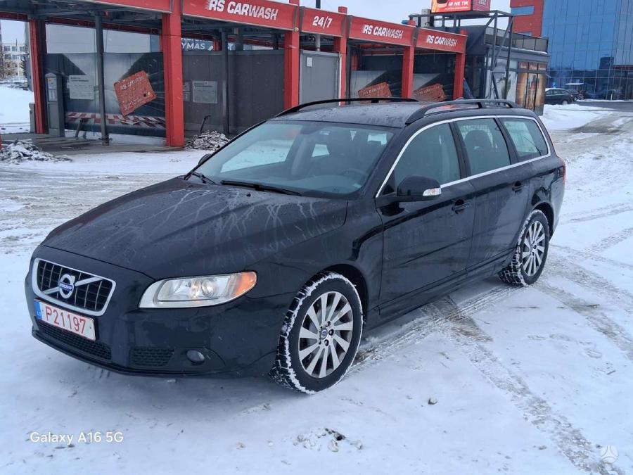 Melns Volvo V70 2011 Alīta, ar dzinēja tilpumu 2.40 L un nobraukumu 345 tūkst. km par 4350 €, foto 1 vietnē AUTOMOTO.COM.LV