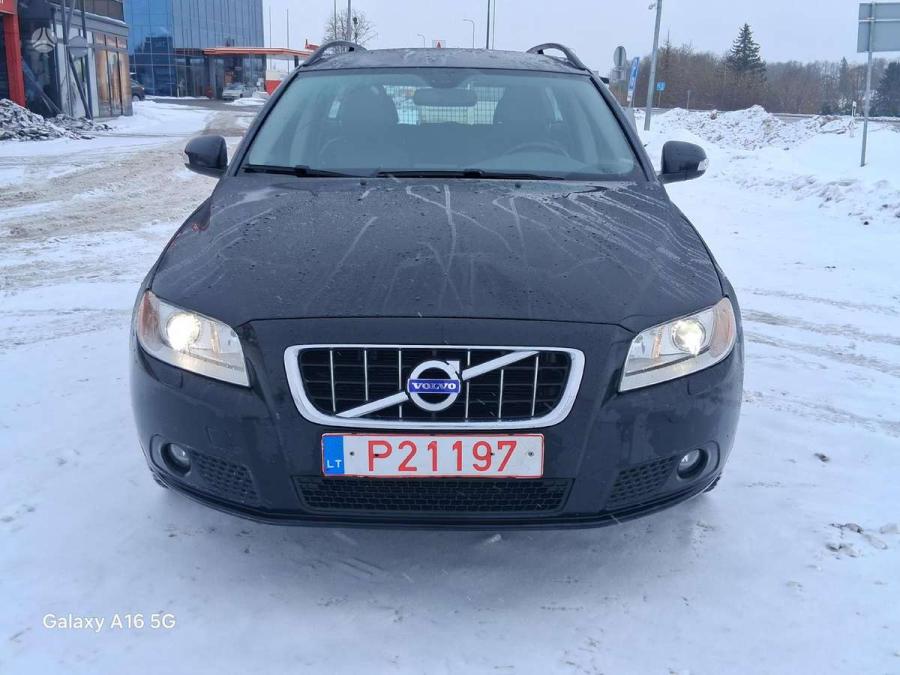 Melns Volvo V70 2011 Alīta, ar dzinēja tilpumu 2.40 L un nobraukumu 345 tūkst. km par 4350 €, foto 2 vietnē AUTOMOTO.COM.LV