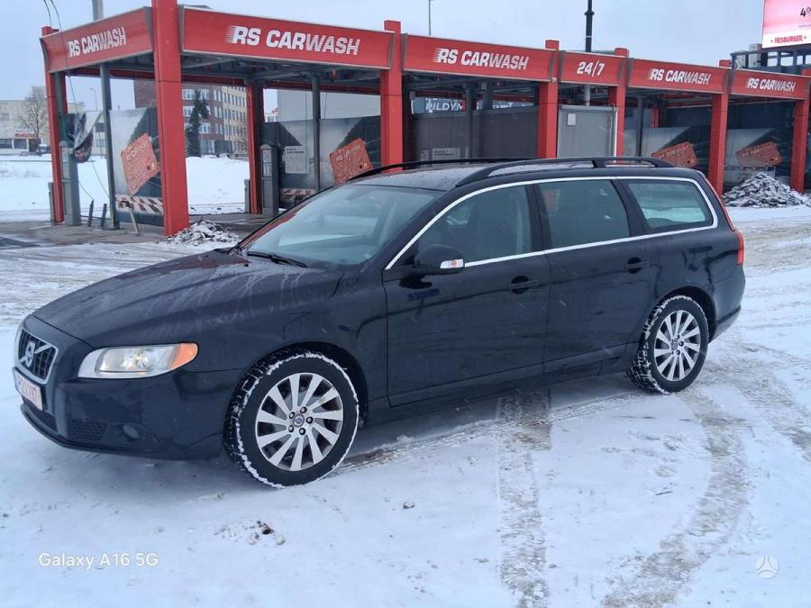 Melns Volvo V70 2011 Alīta, ar dzinēja tilpumu 2.40 L un nobraukumu 345 tūkst. km par 4350 €, foto 5 vietnē AUTOMOTO.COM.LV
